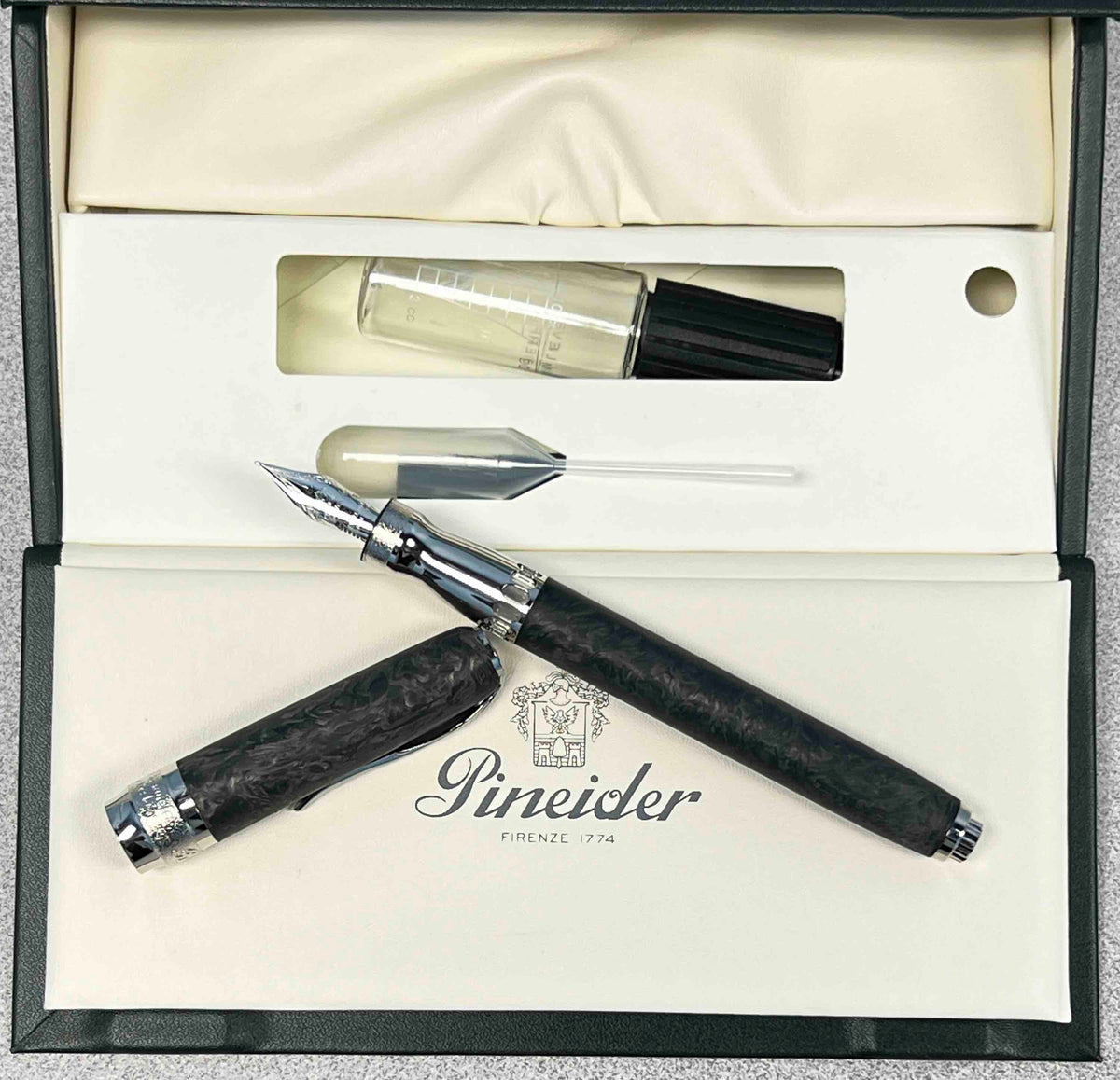 Pineider La Grande Bellezza Forged Carbon Fountain Pen 14kt | Blesket ...